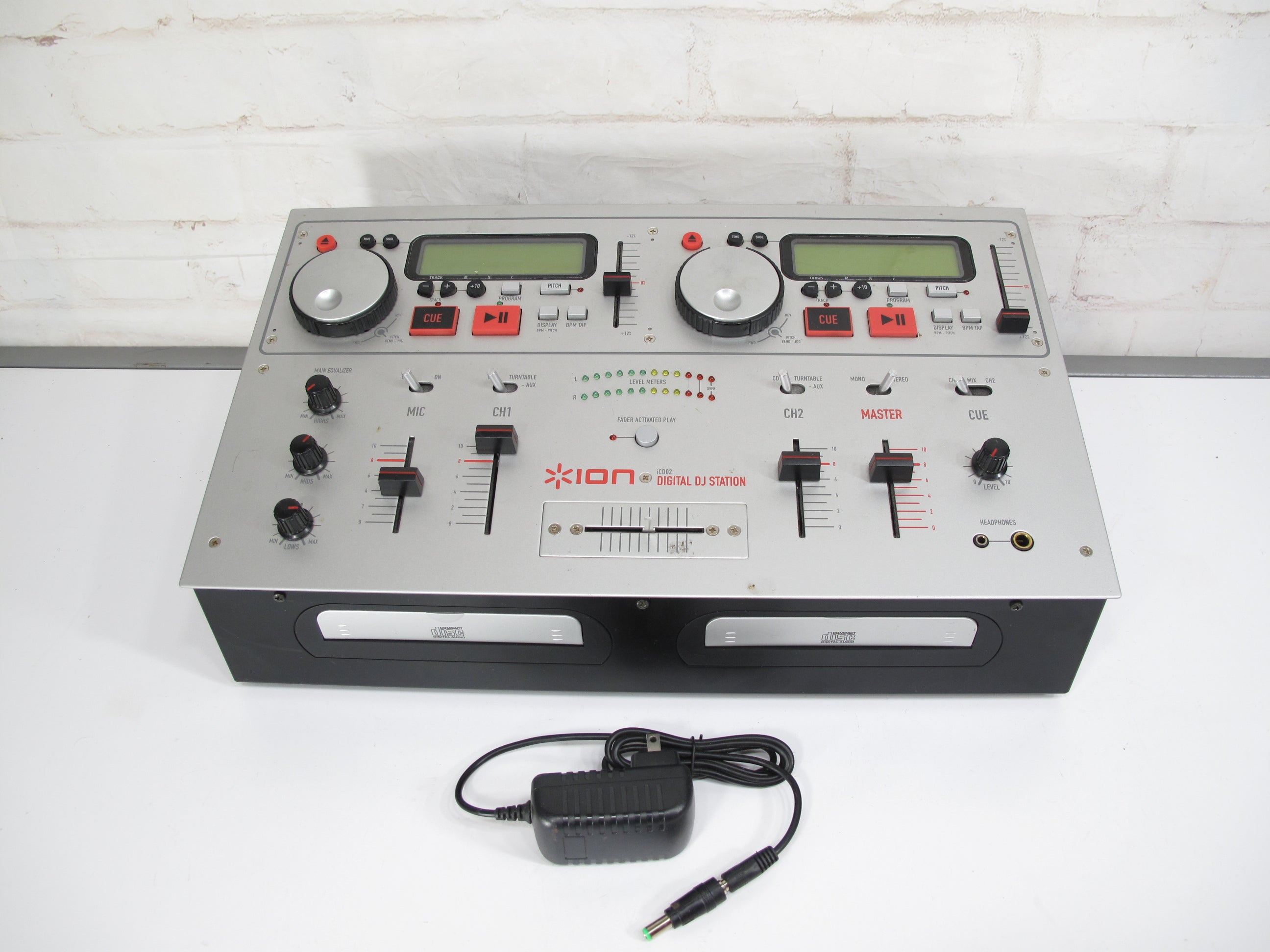 Ion Portable Station iCD02 Dual Deck DJ CD Player Mixer Combo – ZeereeZ