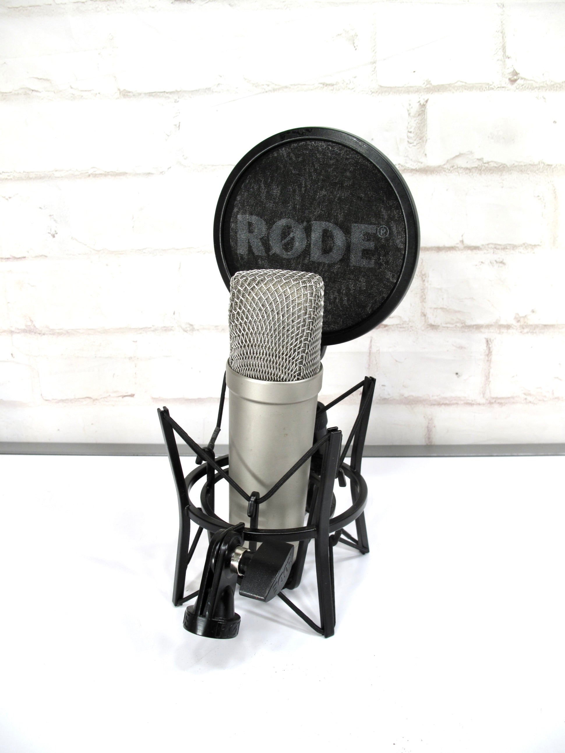 Rode NT1-A Multi Pattern Large Diaphragm Condenser Microphone – ZeereeZ