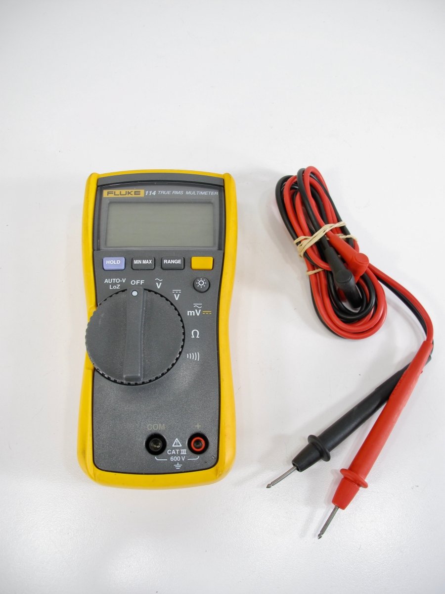 Fluke 114 CAT III 600 V True-RMS Electrical Multimeter w/ Leads – ZeereeZ