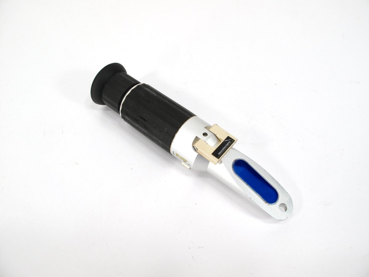 Laxco™ IRC-200 Handheld Analog Clinical Refractometer – ZeereeZ