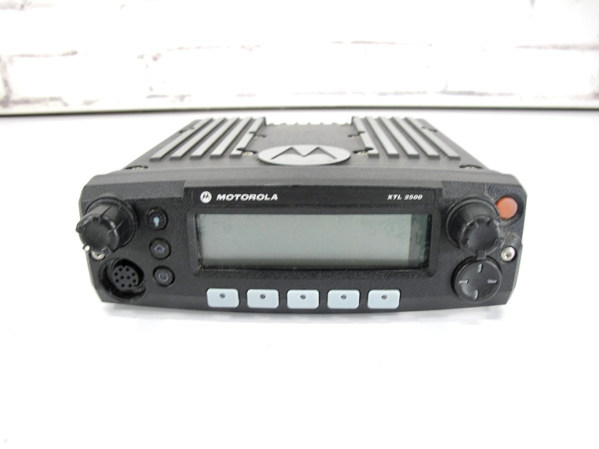 Motorola XTL 2500 M21URM9PW1AN Digital Mobile Radio w/ Mic 800MHz – ZeereeZ