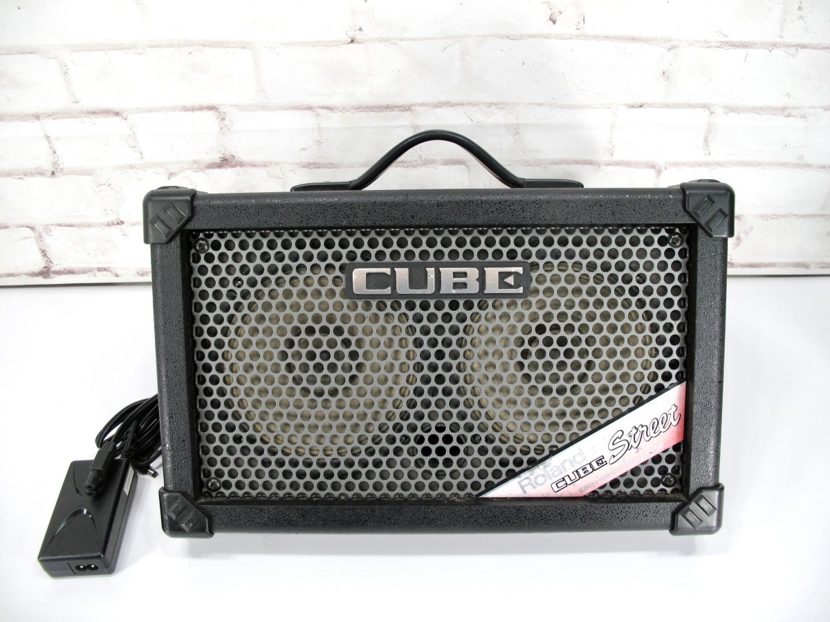 Roland CUBE STREET Guitar + Vocals Portable Busking Amplifier & PA ...